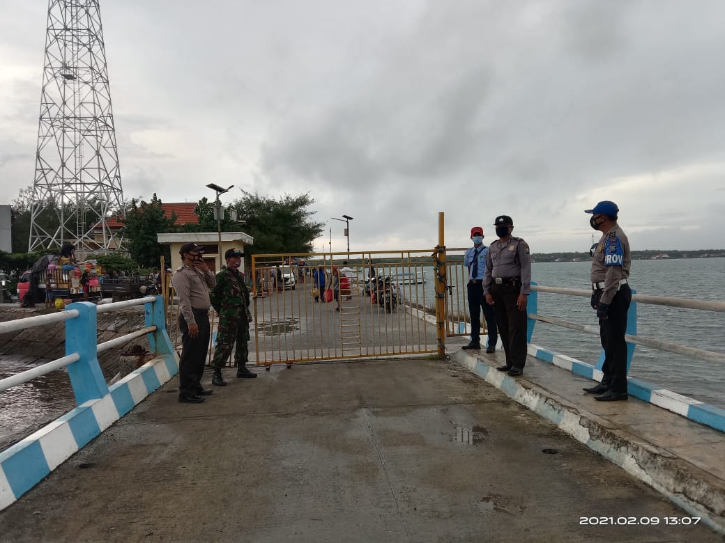 Pengamanan Kedatangan dan Pemberangkatan Kapal KMP Dharma Kartika di ...